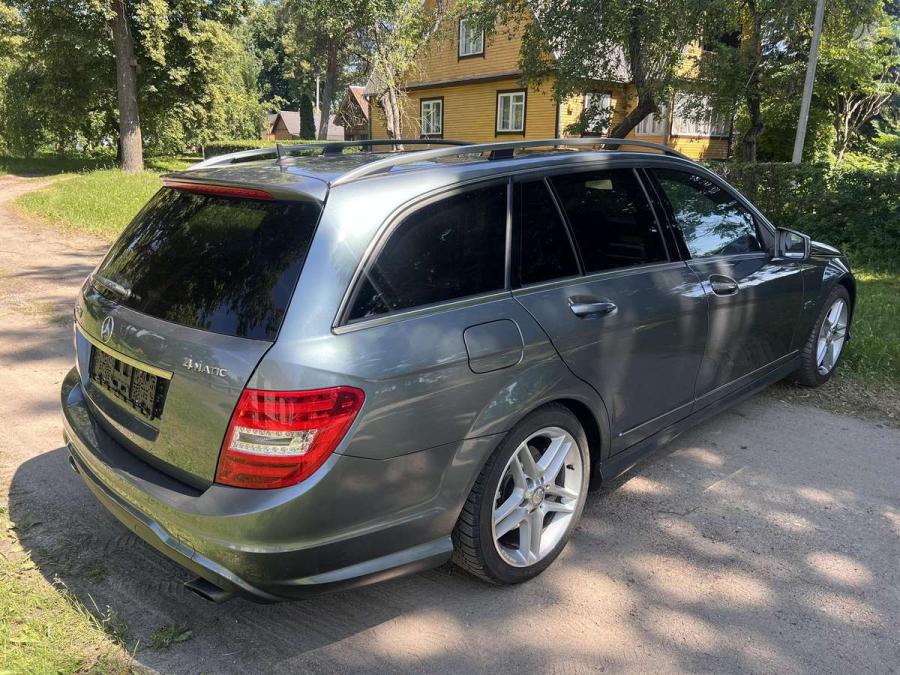 Green Mercedes-Benz C 300 2011 in Utena, with an engine capacity of 2.99 L and mileage of 250 thousand km for 6999 €, photo 12 on AUTOMOTO.COM.LV