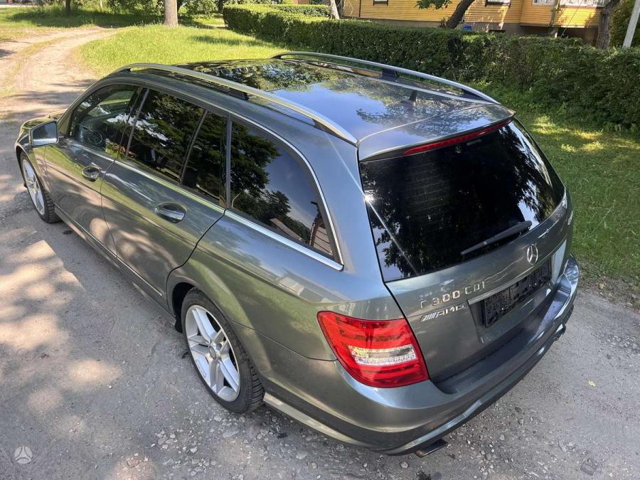 Green Mercedes-Benz C 300 2011 in Utena, with an engine capacity of 2.99 L and mileage of 250 thousand km for 6999 €, photo 17 on AUTOMOTO.COM.LV