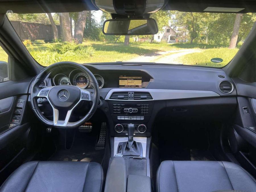 Green Mercedes-Benz C 300 2011 in Utena, with an engine capacity of 2.99 L and mileage of 250 thousand km for 6999 €, photo 18 on AUTOMOTO.COM.LV