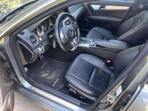 Green Mercedes-Benz C 300 2011 in Utena, with an engine capacity of 2.99 L and mileage of 250 thousand km for 6999 €, photo 19 on AUTOMOTO.COM.LV