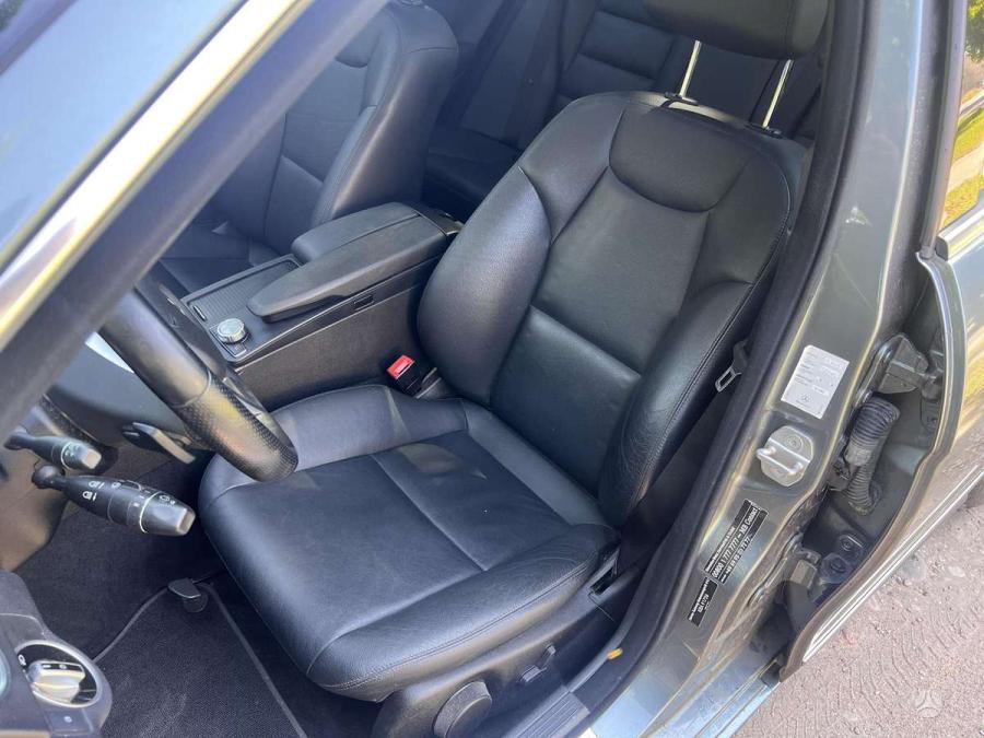 Green Mercedes-Benz C 300 2011 in Utena, with an engine capacity of 2.99 L and mileage of 250 thousand km for 6999 €, photo 20 on AUTOMOTO.COM.LV