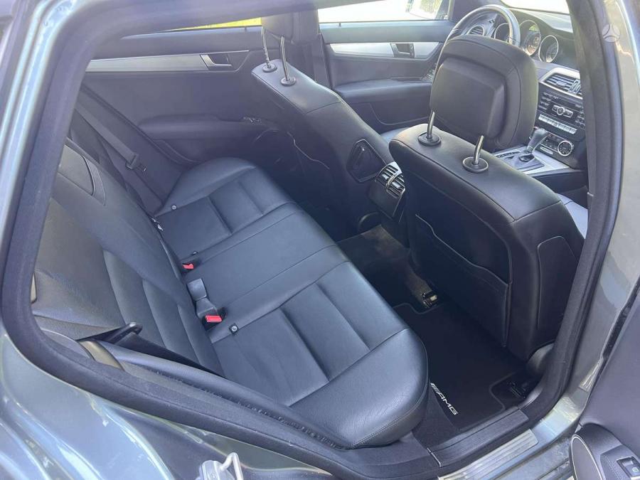 Green Mercedes-Benz C 300 2011 in Utena, with an engine capacity of 2.99 L and mileage of 250 thousand km for 6999 €, photo 22 on AUTOMOTO.COM.LV