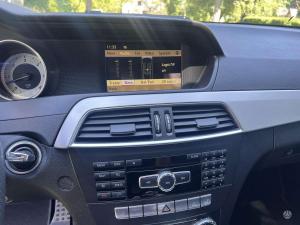 Green Mercedes-Benz C 300 2011 in Utena, with an engine capacity of 2.99 L and mileage of 250 thousand km for 6999 €, photo 24 on AUTOMOTO.COM.LV