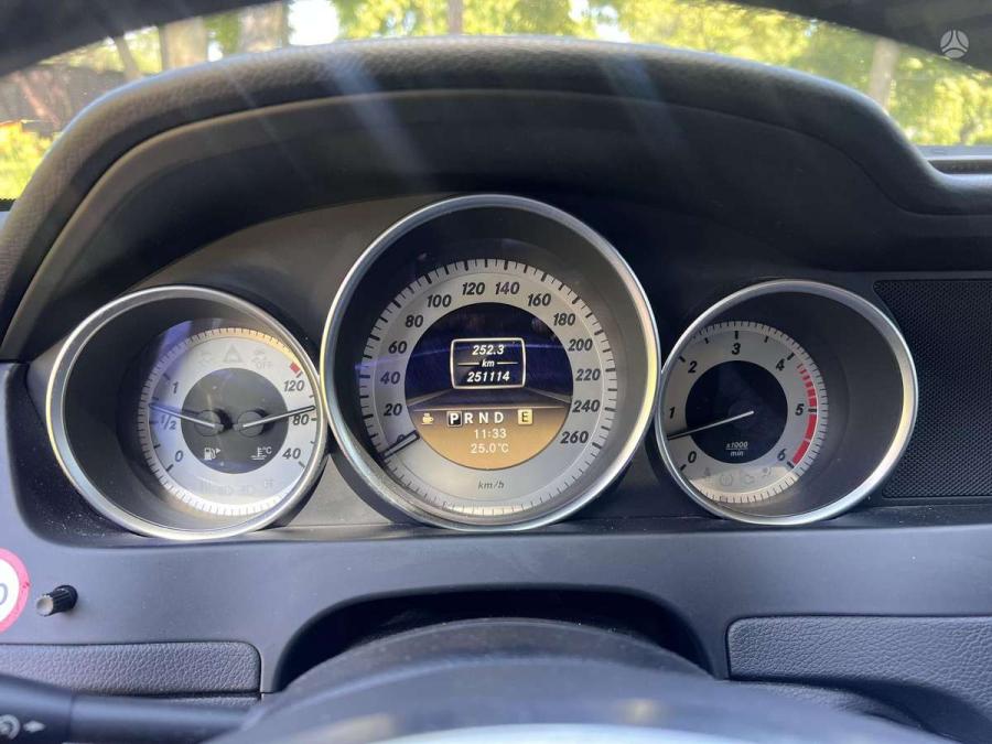 Green Mercedes-Benz C 300 2011 in Utena, with an engine capacity of 2.99 L and mileage of 250 thousand km for 6999 €, photo 27 on AUTOMOTO.COM.LV