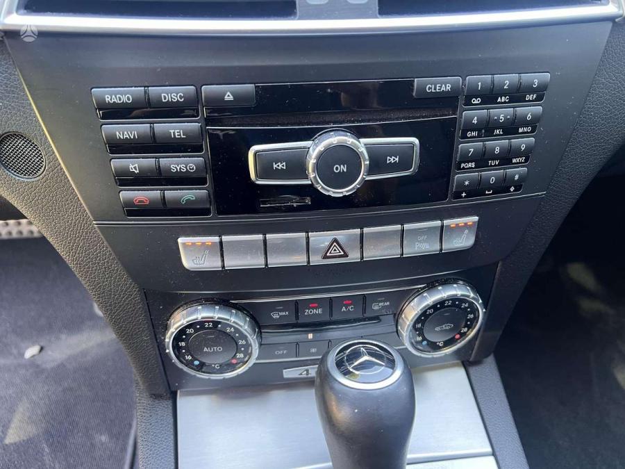 Green Mercedes-Benz C 300 2011 in Utena, with an engine capacity of 2.99 L and mileage of 250 thousand km for 6999 €, photo 28 on AUTOMOTO.COM.LV