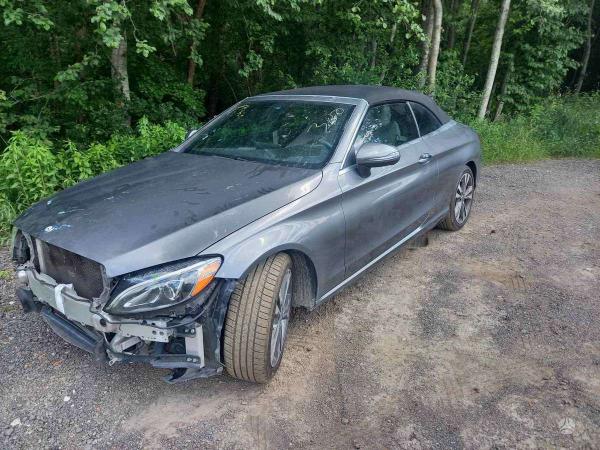 Grey Mercedes-Benz C 300 2017 in Vilnius, with an engine capacity of 2.00 L and mileage of 187 thousand km for 16000 €, photo 1 on AUTOMOTO.COM.LV