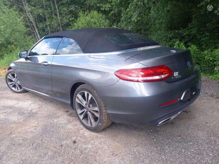 Grey Mercedes-Benz C 300 2017 in Vilnius, with an engine capacity of 2.00 L and mileage of 187 thousand km for 16000 €, photo 4 on AUTOMOTO.COM.LV