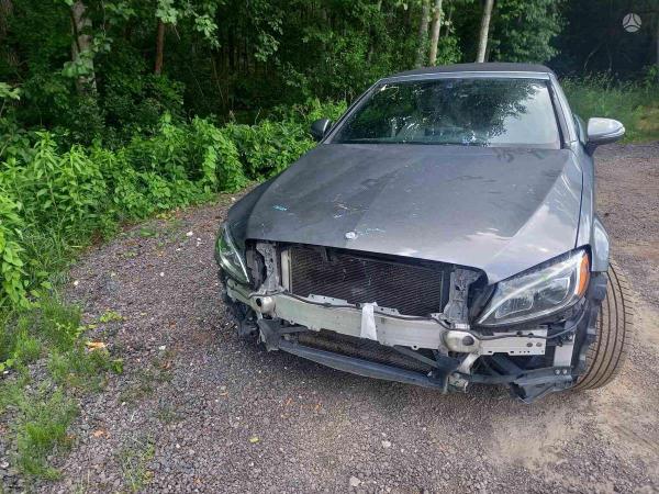 Grey Mercedes-Benz C 300 2017 in Vilnius, with an engine capacity of 2.00 L and mileage of 187 thousand km for 16000 €, photo 6 on AUTOMOTO.COM.LV