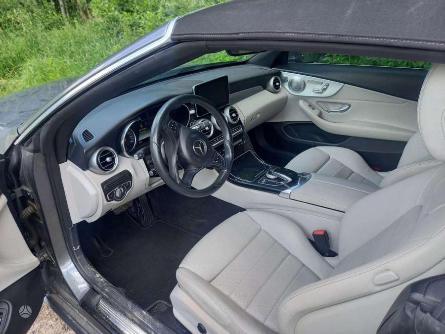 Grey Mercedes-Benz C 300 2017 in Vilnius, with an engine capacity of 2.00 L and mileage of 187 thousand km for 16000 €, photo 8 on AUTOMOTO.COM.LV