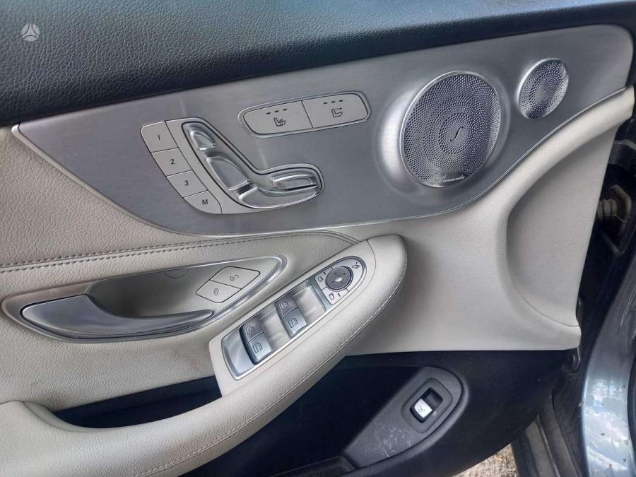 Grey Mercedes-Benz C 300 2017 in Vilnius, with an engine capacity of 2.00 L and mileage of 187 thousand km for 16000 €, photo 9 on AUTOMOTO.COM.LV