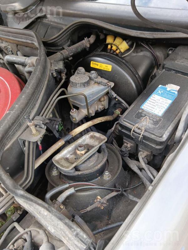 Pelēks Mercedes-Benz C 300 1989 Rīga, ar dzinēja tilpumu 3.00 L un nobraukumu 288 tūkst. km par 7000 €, foto 8 vietnē AUTOMOTO.COM.LV