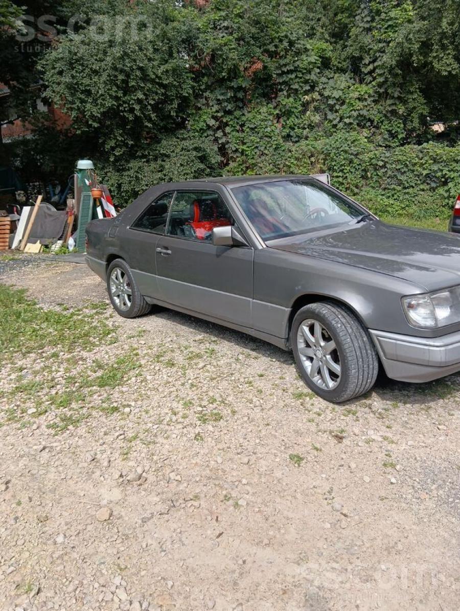 Pelēks Mercedes-Benz C 300 1989 Rīga, ar dzinēja tilpumu 3.00 L un nobraukumu 288 tūkst. km par 7000 €, foto 3 vietnē AUTOMOTO.COM.LV