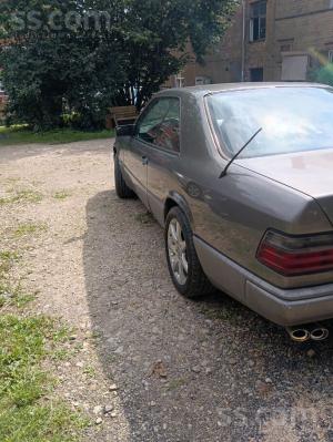 Pelēks Mercedes-Benz C 300 1989 Rīga, ar dzinēja tilpumu 3.00 L un nobraukumu 288 tūkst. km par 7000 €, foto 5 vietnē AUTOMOTO.COM.LV