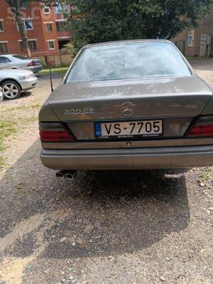 Pelēks Mercedes-Benz C 300 1989 Rīga, ar dzinēja tilpumu 3.00 L un nobraukumu 288 tūkst. km par 7000 €, foto 6 vietnē AUTOMOTO.COM.LV