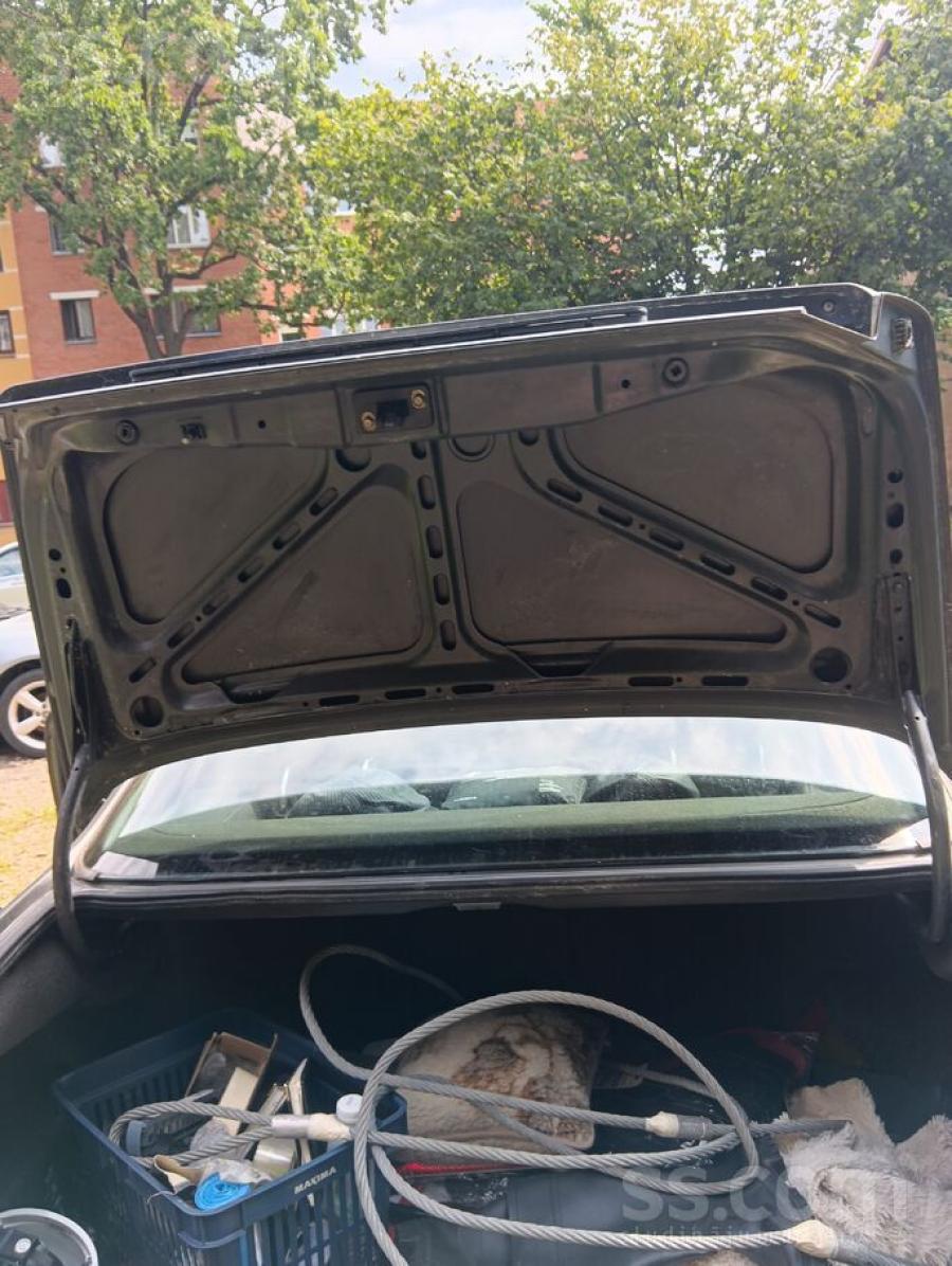 Pelēks Mercedes-Benz C 300 1989 Rīga, ar dzinēja tilpumu 3.00 L un nobraukumu 288 tūkst. km par 7000 €, foto 11 vietnē AUTOMOTO.COM.LV