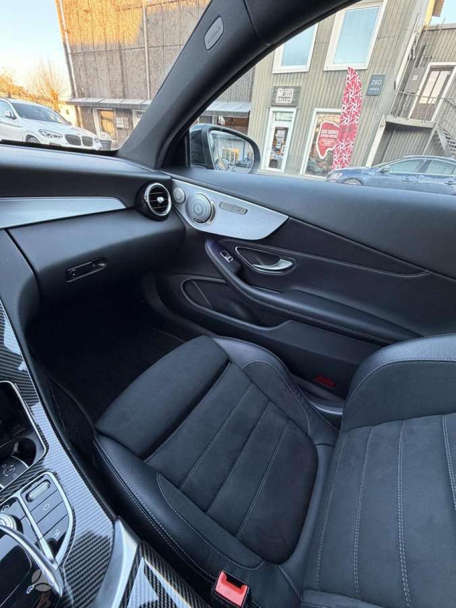 Pelēks Mercedes-Benz C 300 2020 Viļņa, ar dzinēja tilpumu 2.00 L un nobraukumu 60 tūkst. km par 32000 €, foto 30 vietnē AUTOMOTO.COM.LV