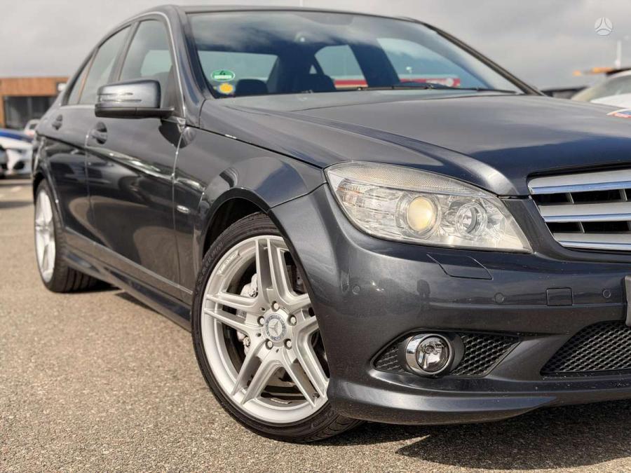 Grey Mercedes-Benz C 300 2009 in Vilnius, with an engine capacity of 3.00 L and mileage of 240 thousand km for 6790 €, photo 11 on AUTOMOTO.COM.LV