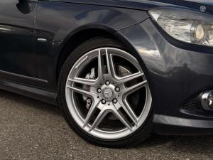 Grey Mercedes-Benz C 300 2009 in Vilnius, with an engine capacity of 3.00 L and mileage of 240 thousand km for 6790 €, photo 12 on AUTOMOTO.COM.LV