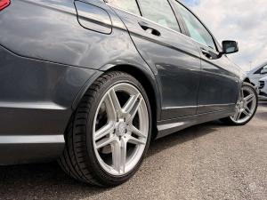 Grey Mercedes-Benz C 300 2009 in Vilnius, with an engine capacity of 3.00 L and mileage of 240 thousand km for 6790 €, photo 15 on AUTOMOTO.COM.LV