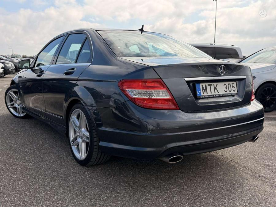 Grey Mercedes-Benz C 300 2009 in Vilnius, with an engine capacity of 3.00 L and mileage of 240 thousand km for 6790 €, photo 16 on AUTOMOTO.COM.LV