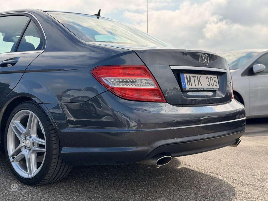 Grey Mercedes-Benz C 300 2009 in Vilnius, with an engine capacity of 3.00 L and mileage of 240 thousand km for 6790 €, photo 17 on AUTOMOTO.COM.LV