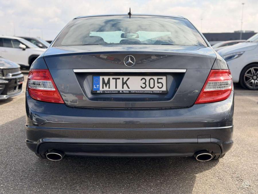 Grey Mercedes-Benz C 300 2009 in Vilnius, with an engine capacity of 3.00 L and mileage of 240 thousand km for 6790 €, photo 21 on AUTOMOTO.COM.LV