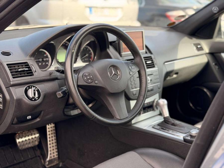 Grey Mercedes-Benz C 300 2009 in Vilnius, with an engine capacity of 3.00 L and mileage of 240 thousand km for 6790 €, photo 22 on AUTOMOTO.COM.LV