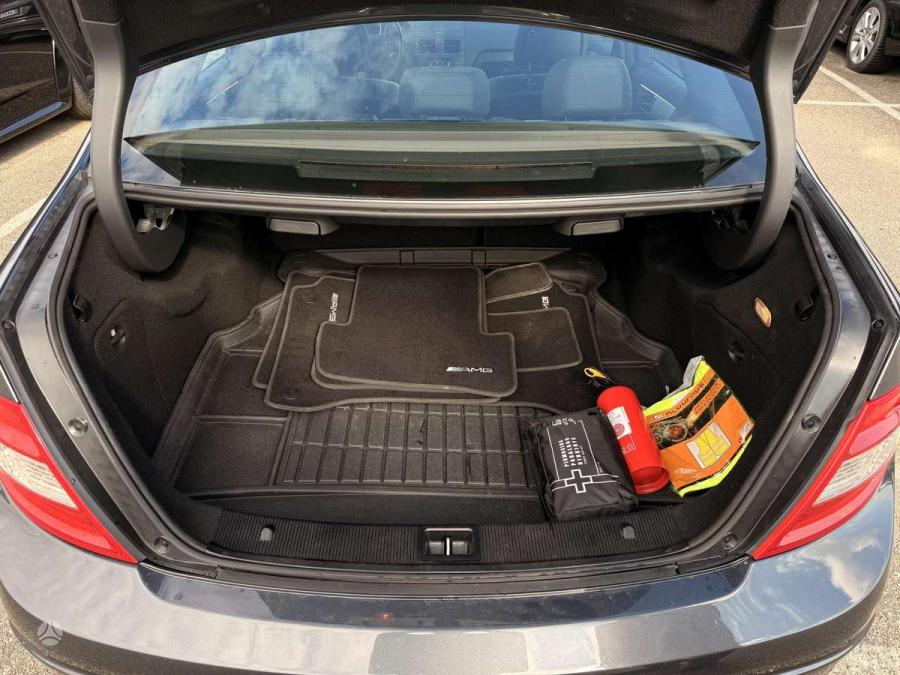 Grey Mercedes-Benz C 300 2009 in Vilnius, with an engine capacity of 3.00 L and mileage of 240 thousand km for 6790 €, photo 27 on AUTOMOTO.COM.LV