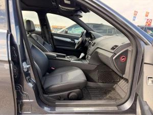 Grey Mercedes-Benz C 300 2009 in Vilnius, with an engine capacity of 3.00 L and mileage of 240 thousand km for 6790 €, photo 28 on AUTOMOTO.COM.LV