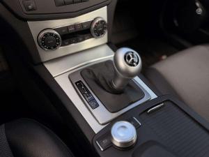 Grey Mercedes-Benz C 300 2009 in Vilnius, with an engine capacity of 3.00 L and mileage of 240 thousand km for 6790 €, photo 32 on AUTOMOTO.COM.LV