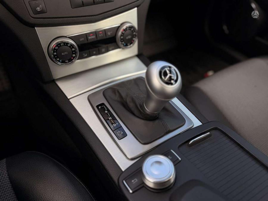 Grey Mercedes-Benz C 300 2009 in Vilnius, with an engine capacity of 3.00 L and mileage of 240 thousand km for 6790 €, photo 32 on AUTOMOTO.COM.LV