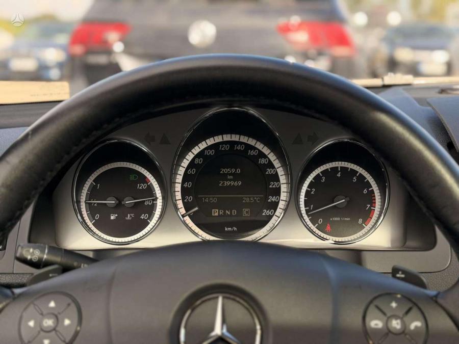 Grey Mercedes-Benz C 300 2009 in Vilnius, with an engine capacity of 3.00 L and mileage of 240 thousand km for 6790 €, photo 34 on AUTOMOTO.COM.LV