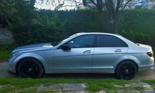 Pelēks Mercedes-Benz C 300 2010 Kauņa, ar dzinēja tilpumu 3.00 L un nobraukumu 149 tūkst. km par 6300 €, foto 8 vietnē AUTOMOTO.COM.LV