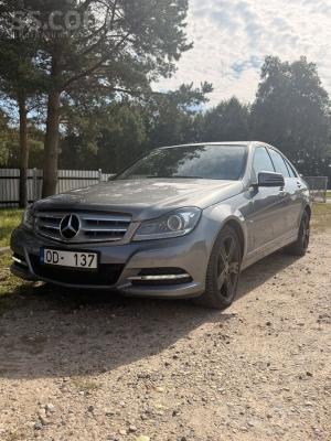 Grey Mercedes-Benz C 300 2012 in Rezekne, with an engine capacity of 3.00 L and mileage of 291 thousand km for 9200 €, photo 3 on AUTOMOTO.COM.LV