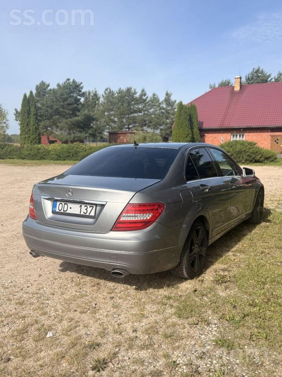 Grey Mercedes-Benz C 300 2012 in Rezekne, with an engine capacity of 3.00 L and mileage of 291 thousand km for 9200 €, photo 5 on AUTOMOTO.COM.LV
