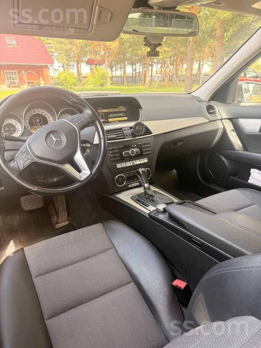 Grey Mercedes-Benz C 300 2012 in Rezekne, with an engine capacity of 3.00 L and mileage of 291 thousand km for 9200 €, photo 7 on AUTOMOTO.COM.LV