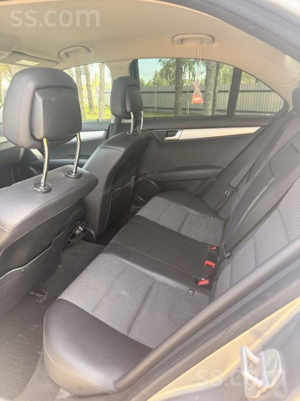 Pelēks Mercedes-Benz C 300 2012 Rēzekne, ar dzinēja tilpumu 3.00 L un nobraukumu 291 tūkst. km par 9200 €, foto 6 vietnē AUTOMOTO.COM.LV