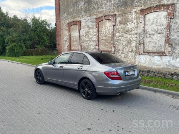 Pelēks Mercedes-Benz C 300 2012 Rēzekne, ar dzinēja tilpumu 3.00 L un nobraukumu 293 tūkst. km par 8795 €, foto 3 vietnē AUTOMOTO.COM.LV