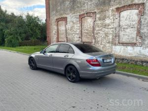 Серый Мерседес Ц 300 2012 в Резекне, объемом двигателя 3.00 л и пробегом 293 тыс. км за 8795 €, фото 3 на AUTOMOTO.COM.LV