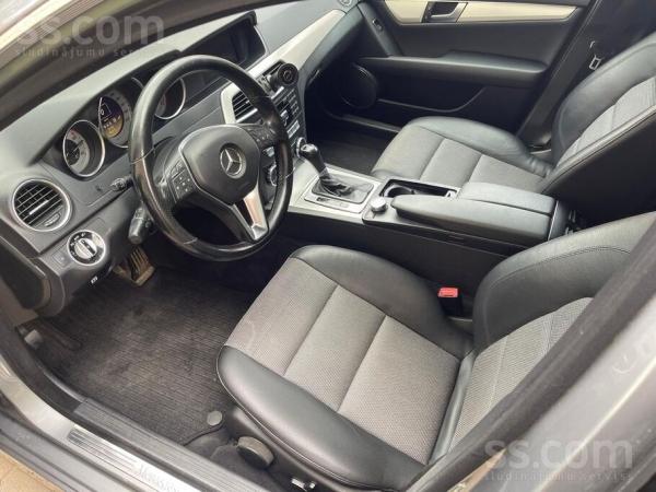 Pelēks Mercedes-Benz C 300 2012 Rēzekne, ar dzinēja tilpumu 3.00 L un nobraukumu 293 tūkst. km par 8795 €, foto 10 vietnē AUTOMOTO.COM.LV