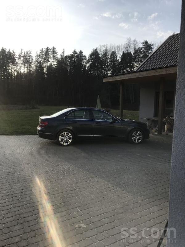 Grey Mercedes-Benz C 300 2013 in Riga, with an engine capacity of 3.00 L and mileage of 265 thousand km for 7900 €, photo 4 on AUTOMOTO.COM.LV