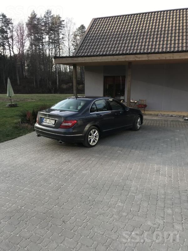 Grey Mercedes-Benz C 300 2013 in Riga, with an engine capacity of 3.00 L and mileage of 265 thousand km for 7900 €, photo 5 on AUTOMOTO.COM.LV
