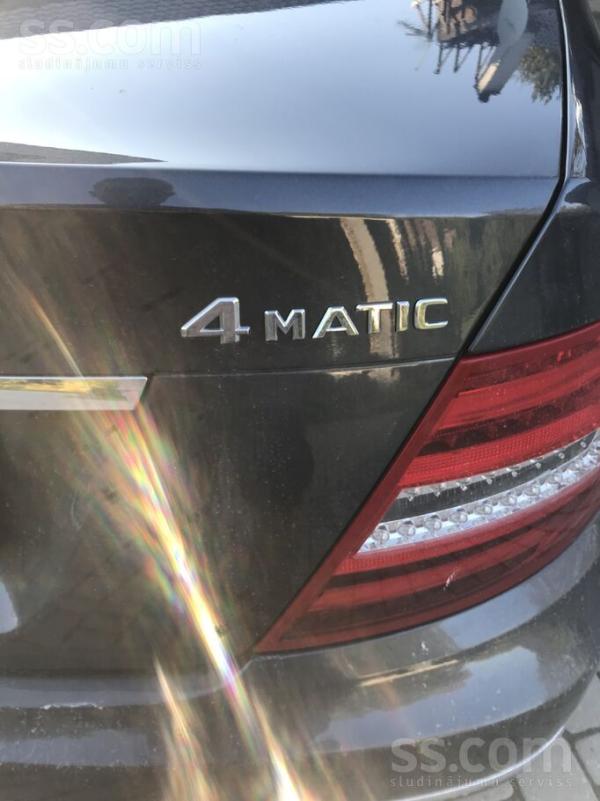 Grey Mercedes-Benz C 300 2013 in Riga, with an engine capacity of 3.00 L and mileage of 265 thousand km for 7900 €, photo 8 on AUTOMOTO.COM.LV