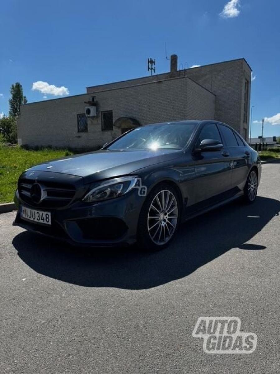 Grey Mercedes-Benz C 300 2015 in Vilnius, with an engine capacity of 2.00 L and mileage of 149 thousand km for 15000 €, photo 3 on AUTOMOTO.COM.LV