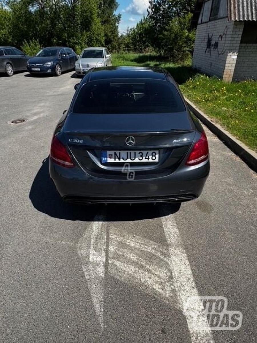 Grey Mercedes-Benz C 300 2015 in Vilnius, with an engine capacity of 2.00 L and mileage of 149 thousand km for 15000 €, photo 7 on AUTOMOTO.COM.LV