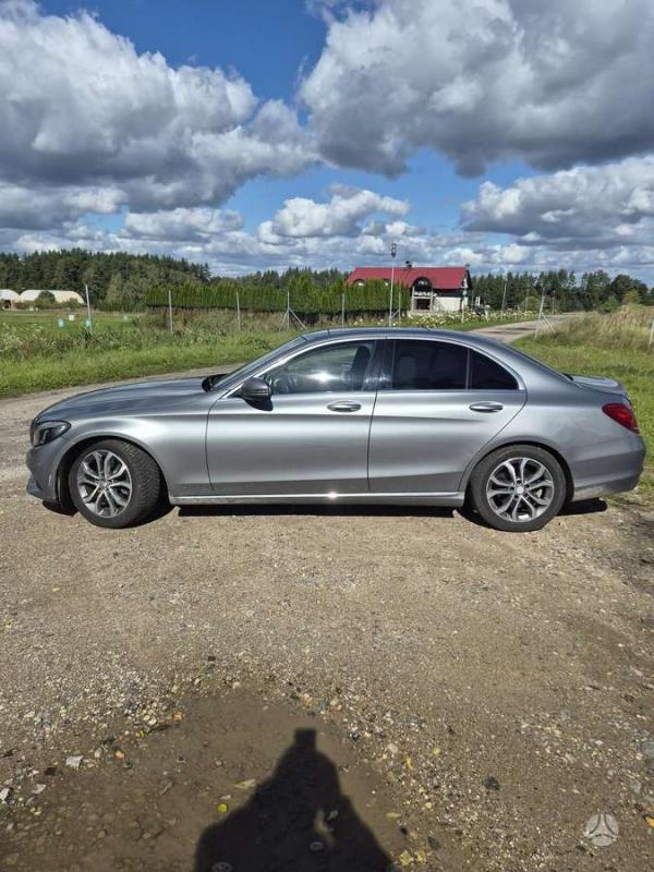 Мерседес Ц 300 2015 в Вевис на AUTOMOTO.COM.LV Серый Мерседес Ц 300 2015 в Вевис, объемом двигателя 2.20 л и пробегом 320 тыс. км за 4999 €, фото 5 на AUTOMOTO.COM.LV