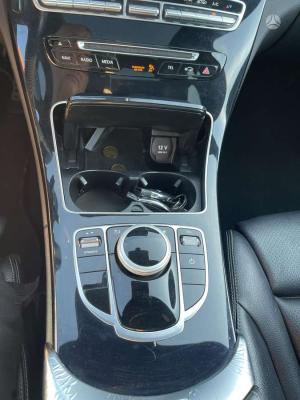Pelēks Mercedes-Benz C 300 2016 Kauņa, ar dzinēja tilpumu 2.20 L un nobraukumu 260 tūkst. km par 15950 €, foto 24 vietnē AUTOMOTO.COM.LV