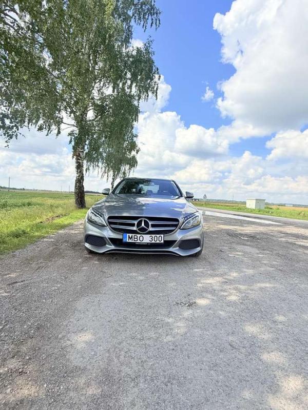 Grey Mercedes-Benz C 300 2016 in Kaunas, with an engine capacity of 1.99 L and mileage of 155 thousand km for 13500 €, photo 2 on AUTOMOTO.COM.LV