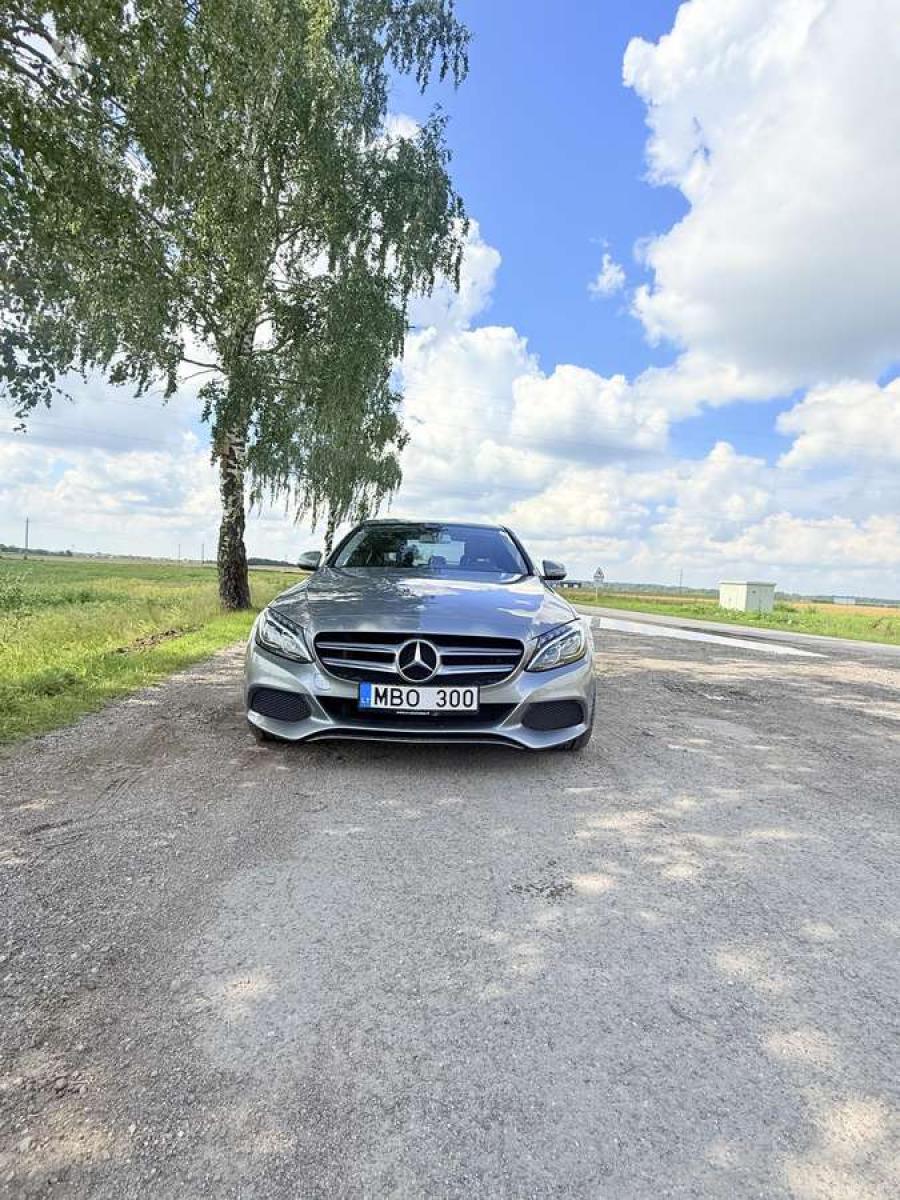 Grey Mercedes-Benz C 300 2016 in Kaunas, with an engine capacity of 1.99 L and mileage of 155 thousand km for 13500 €, photo 3 on AUTOMOTO.COM.LV