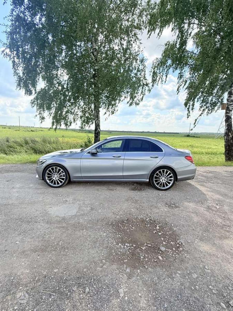 Grey Mercedes-Benz C 300 2016 in Kaunas, with an engine capacity of 1.99 L and mileage of 155 thousand km for 13500 €, photo 7 on AUTOMOTO.COM.LV